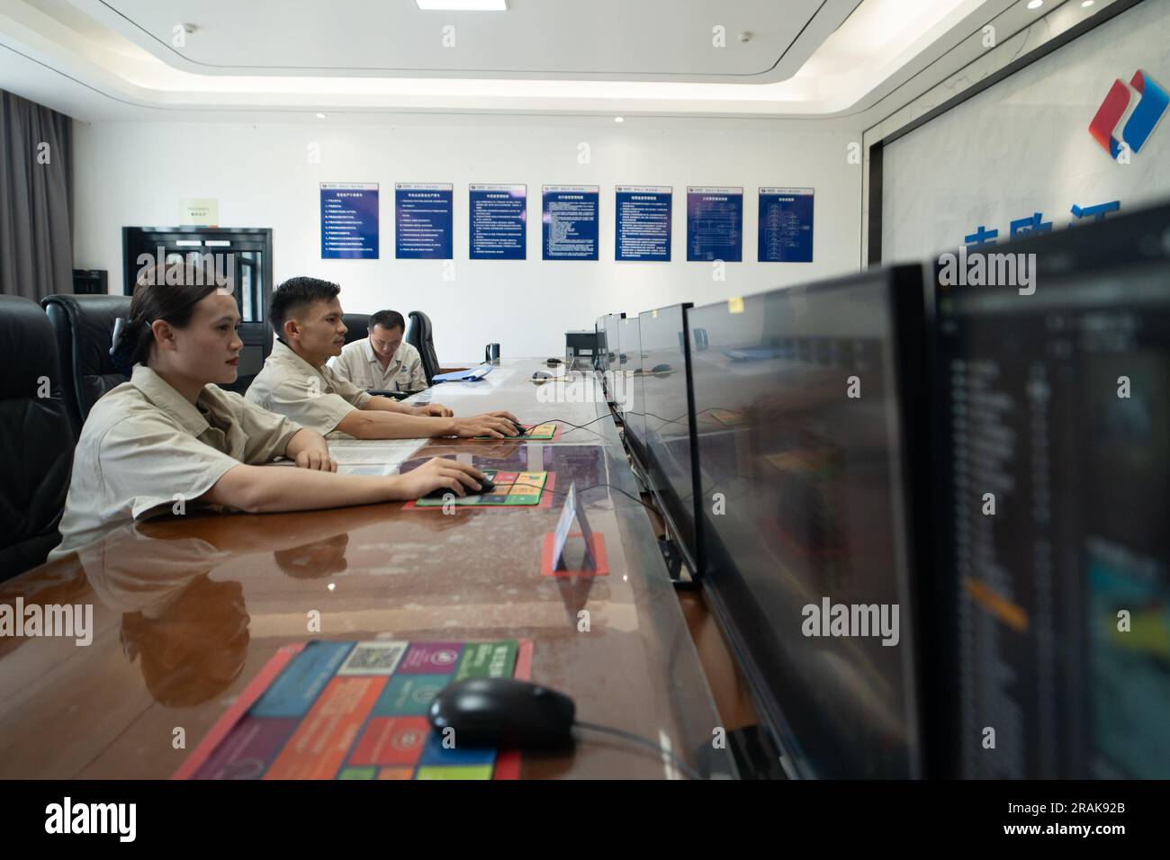 (230704) -- VIENTIANE, July 4, 2023 (Xinhua) -- Nouphet Thongsakda (C ...