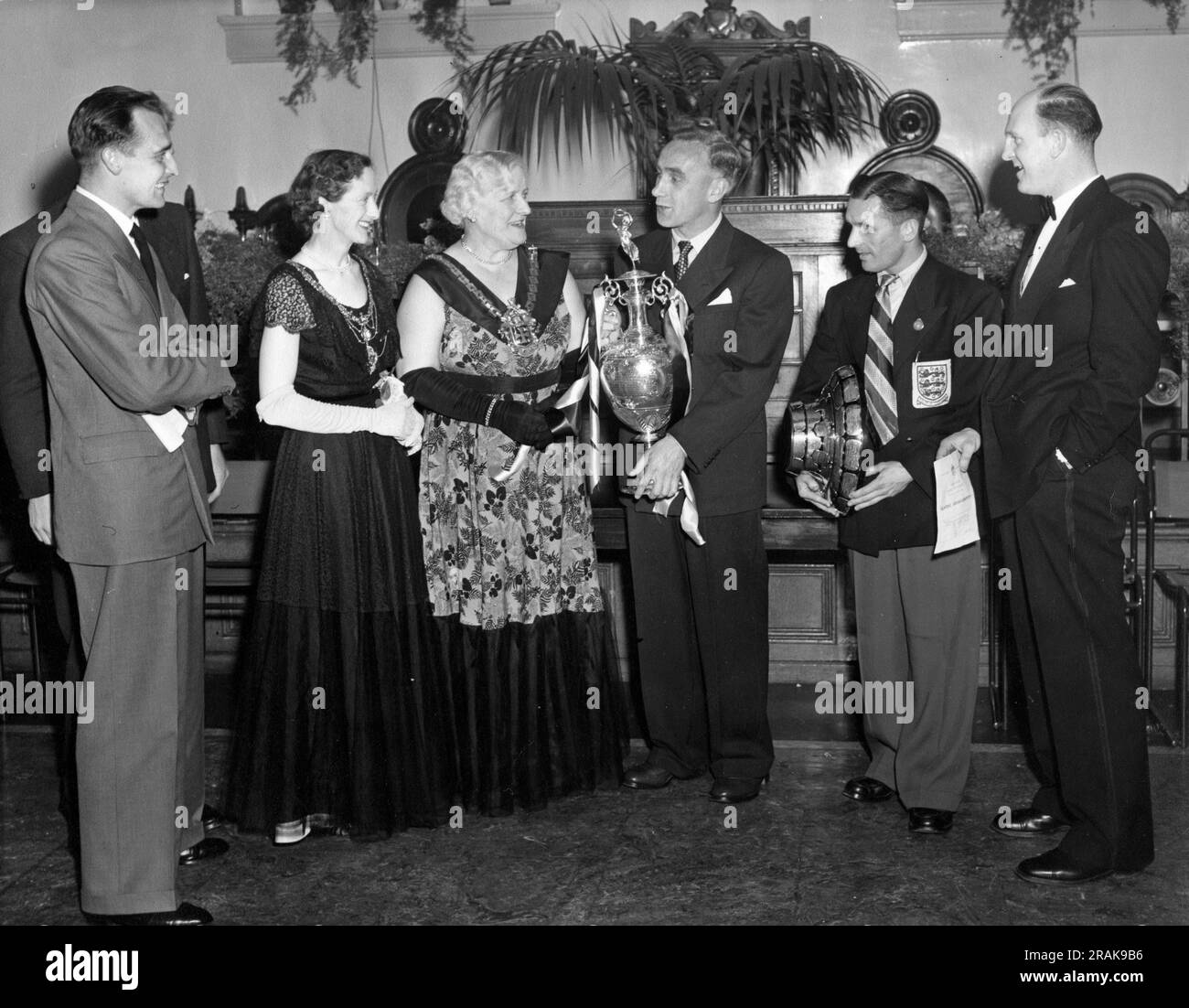 Football League champions Wolverhampton Wanderers Denis Wilshaw, Billy ...