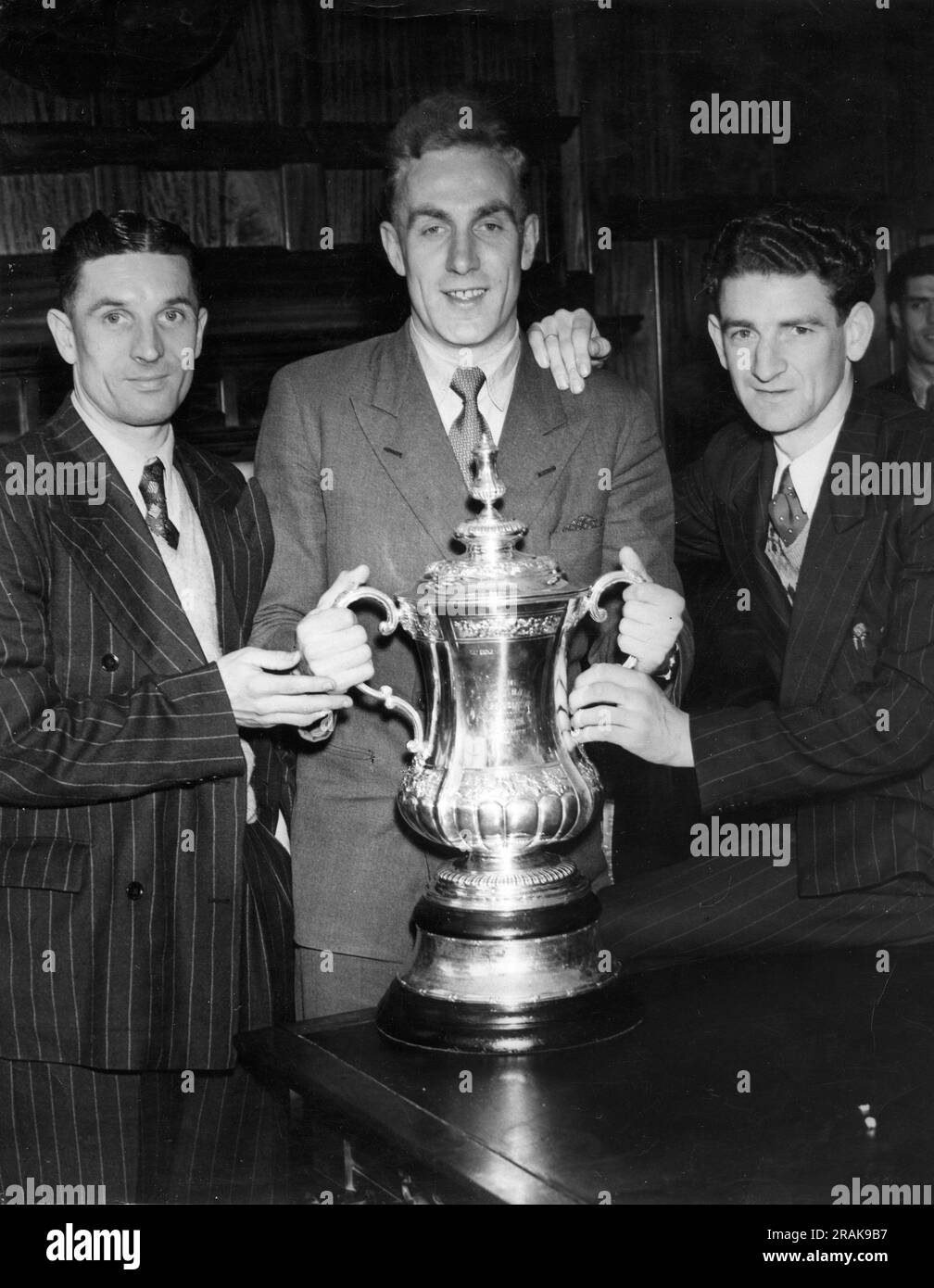 Wolverhampton Wanderers footballer Johnny Hancocks, Billy Wright and ...