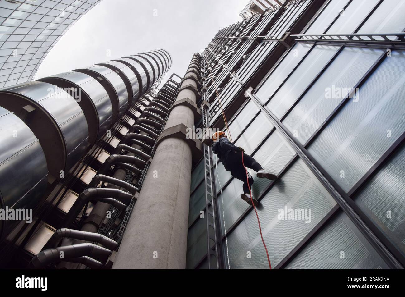 London, UK. 4th July 2023. A participant abseils down the side of Lloyd ...