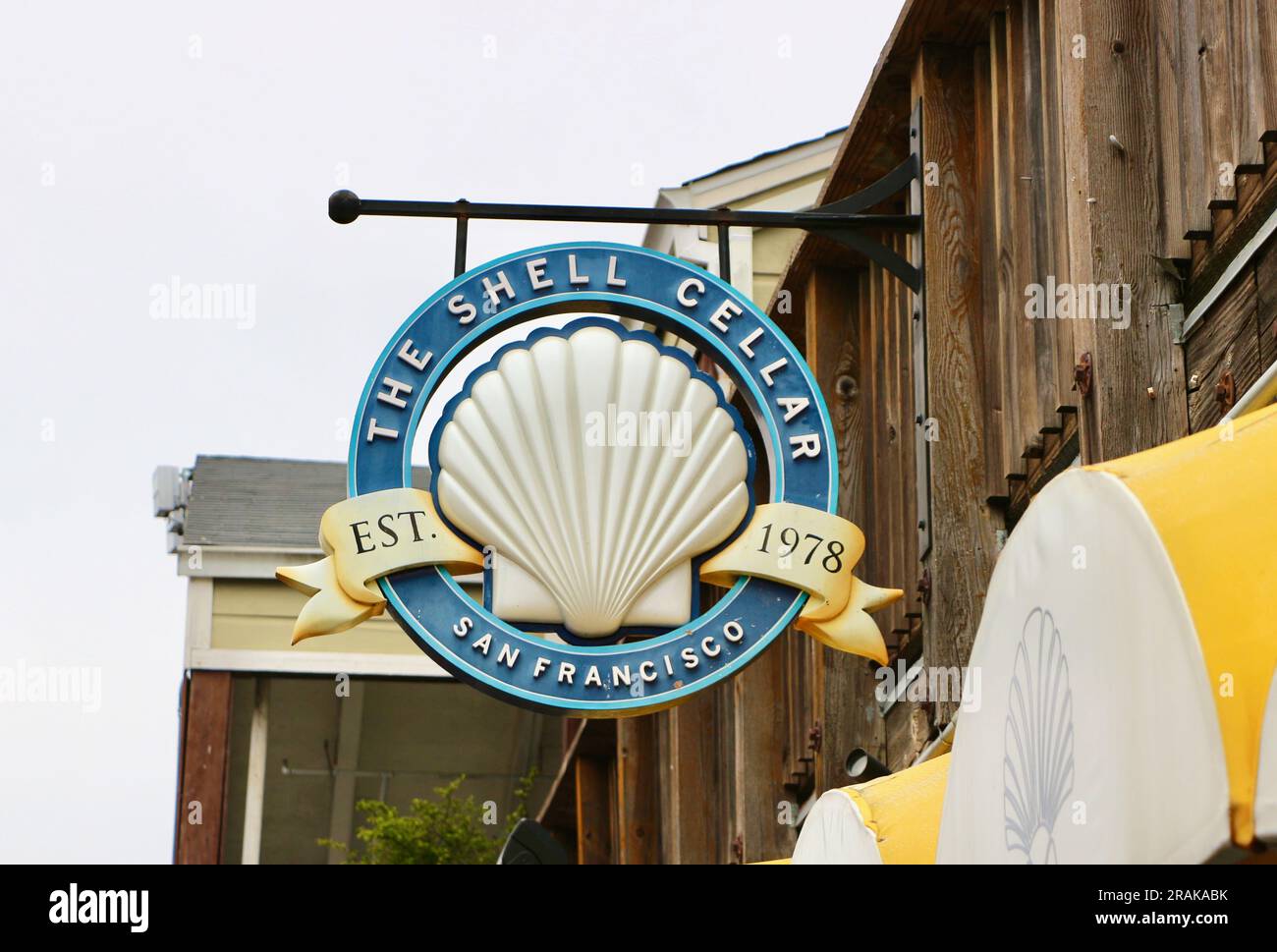 Shell shop hi-res stock photography and images - Alamy