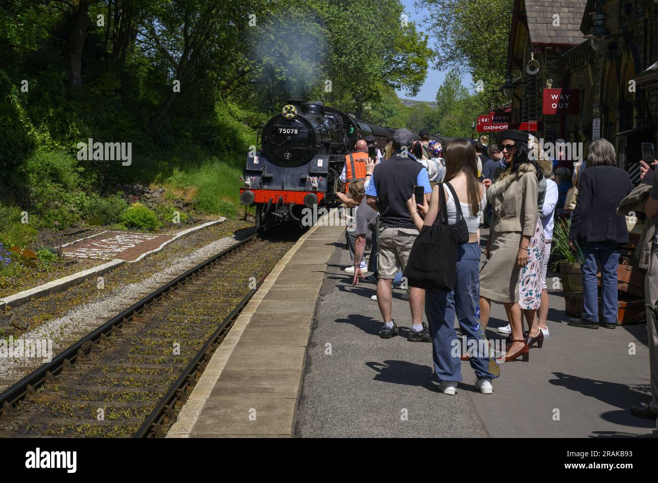 People (rail enthusiasts) watching train loco 75078, arriving, puffing ...