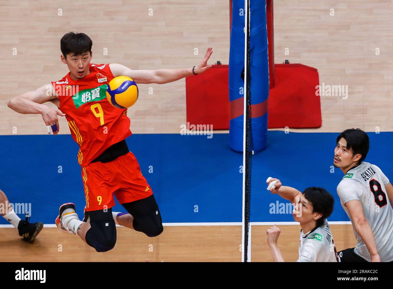Pasay City, Philippines. 4th July, 2023. Li Yongzhen (L) of China ...