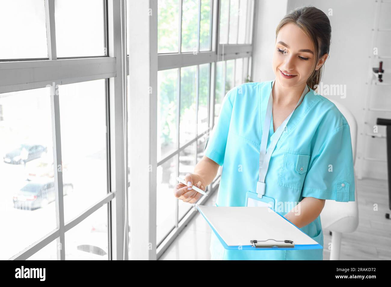 Female medical intern with clipboard at hospital Stock Photo - Alamy