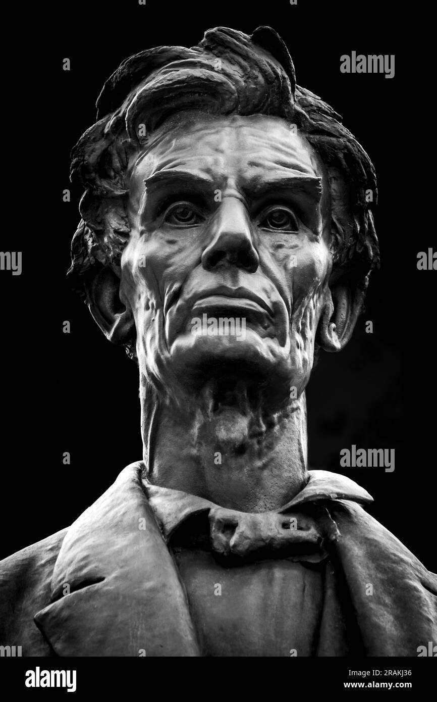 Abraham Lincoln Statue at Lincoln Square, Manchester UK Stock Photo - Alamy