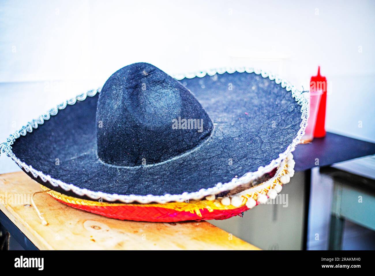 Wide brimmed black mexican hat hi-res stock photography and images - Alamy