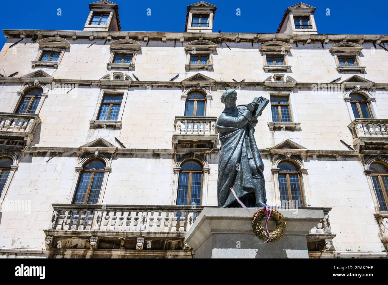 Old square in split hi-res stock photography and images - Alamy