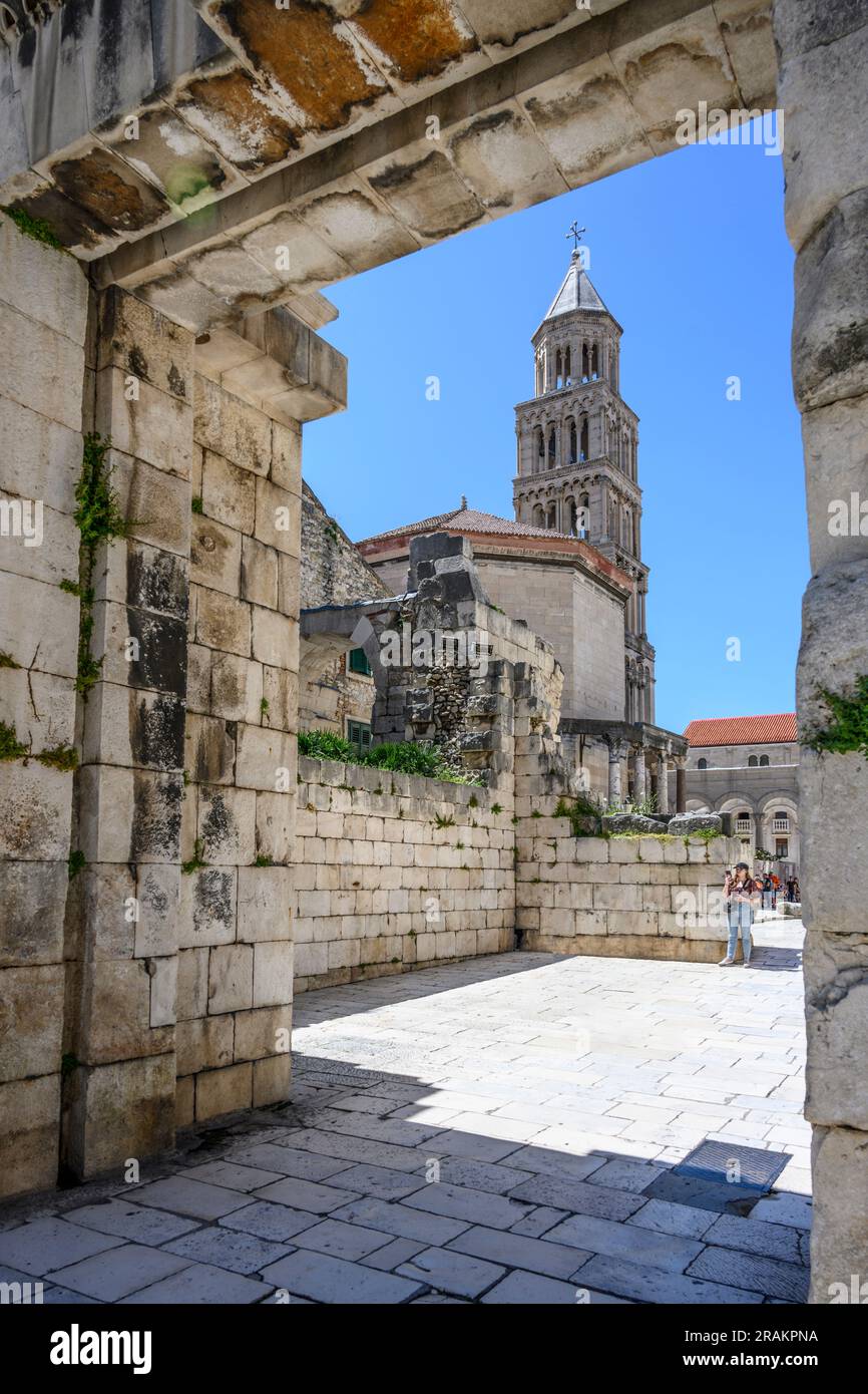 Silver gate hi-res stock photography and images - Alamy