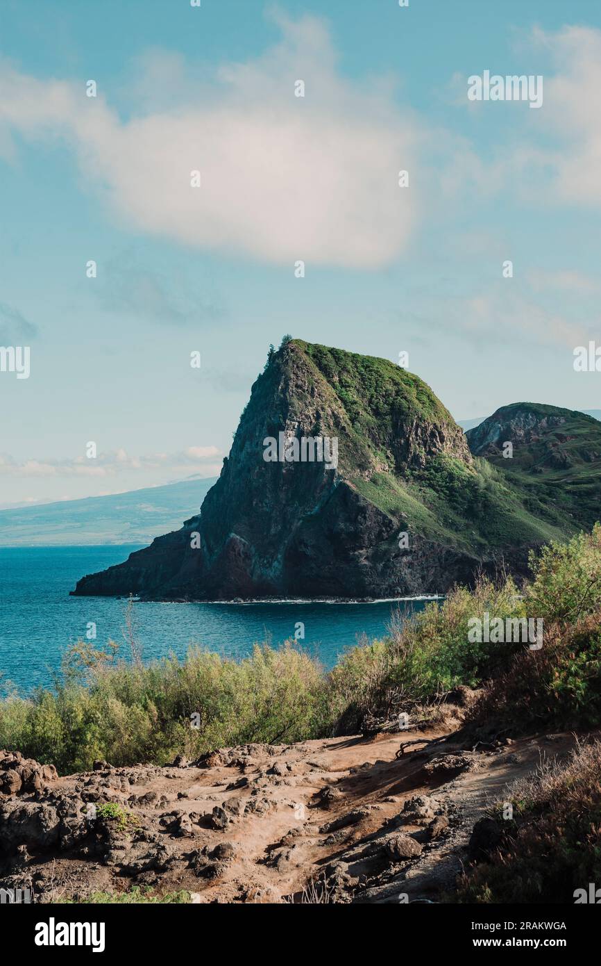 Hawaiian cliff hi-res stock photography and images - Alamy