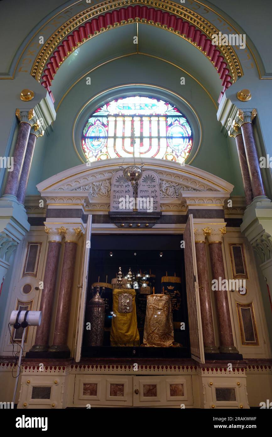 Jewish ark torah hi-res stock photography and images - Alamy
