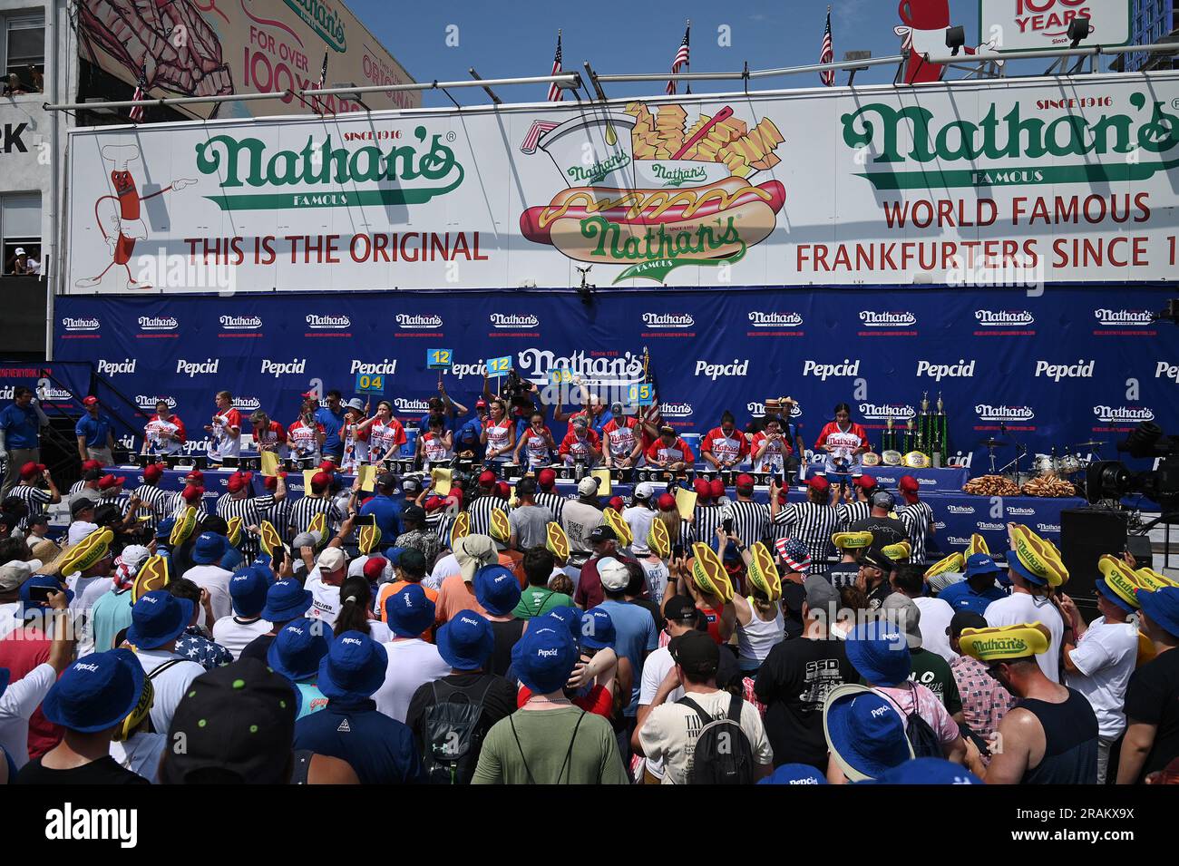 New York, USA. 04th July, 2023. Women's competitive eaters take part in ...