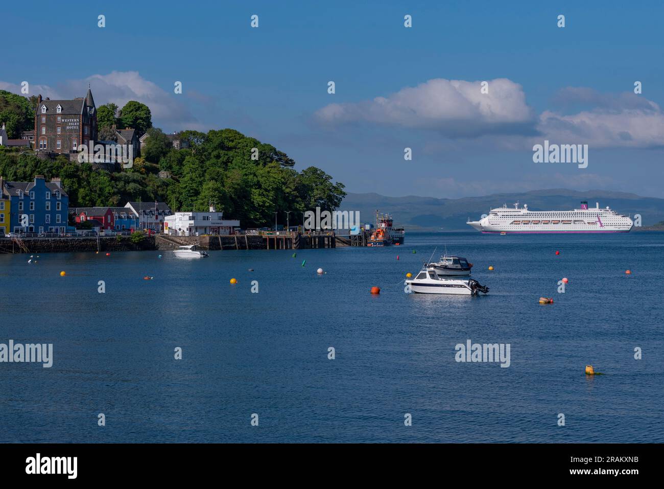 Tobermory, Isle of Mull, Scotland, UK. 6 June 2023. Cruise ship ...