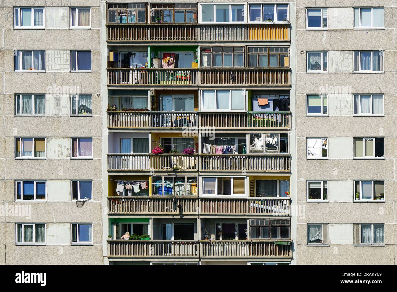 Dreary apartment block housing hi-res stock photography and images - Alamy