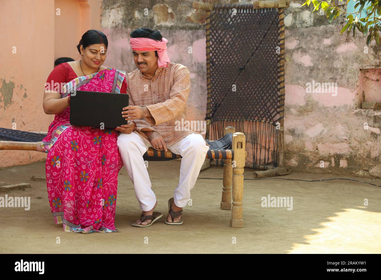 Rural indian couple making payment hi-res stock photography and images ...