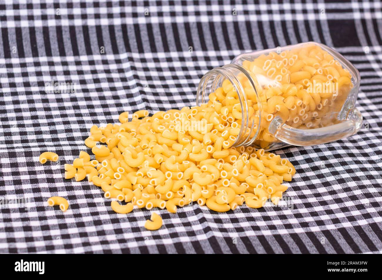 Uncooked chifferi rigati hi-res stock photography and images - Alamy