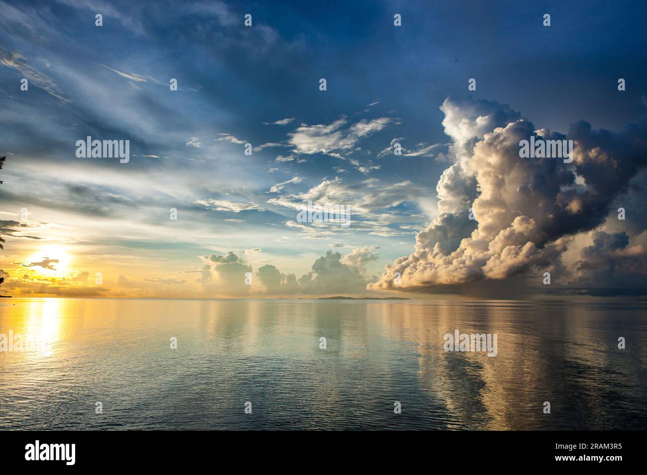 Majestic oceanic sunrise above Sulu Sea. Stunning view over Pacific ...