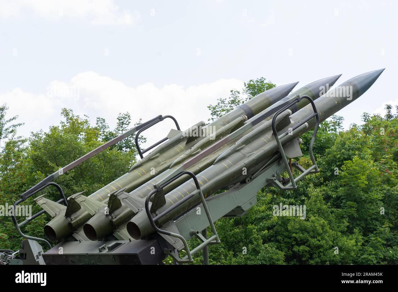 Medium range missiles hi-res stock photography and images - Alamy