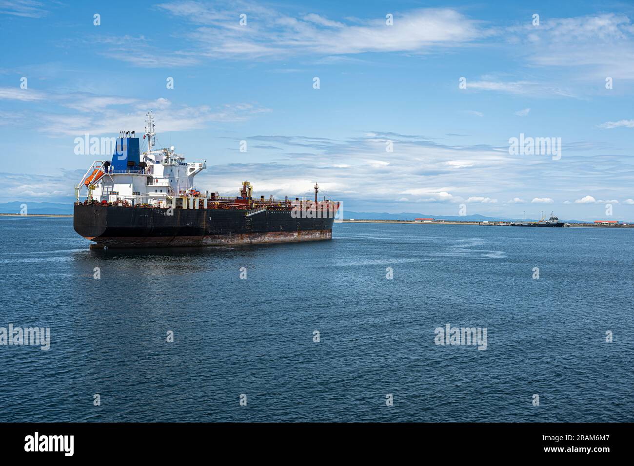 Empty container ship hi-res stock photography and images - Alamy