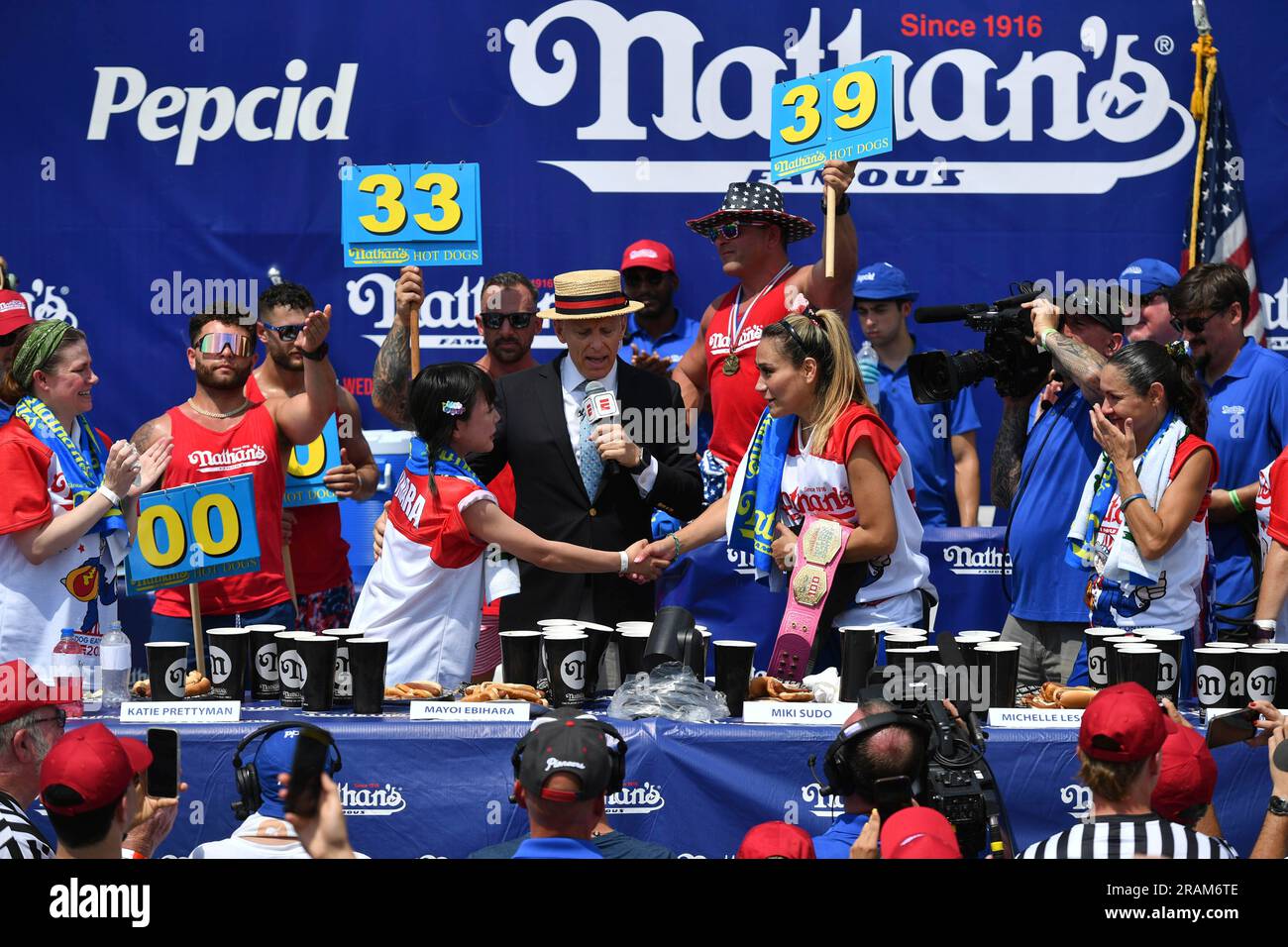 Photo by: NDZ/STAR MAX/IPx 2023 7/4/23 Professional competitive eater Mayo Ebihara and Miki Sudo ...