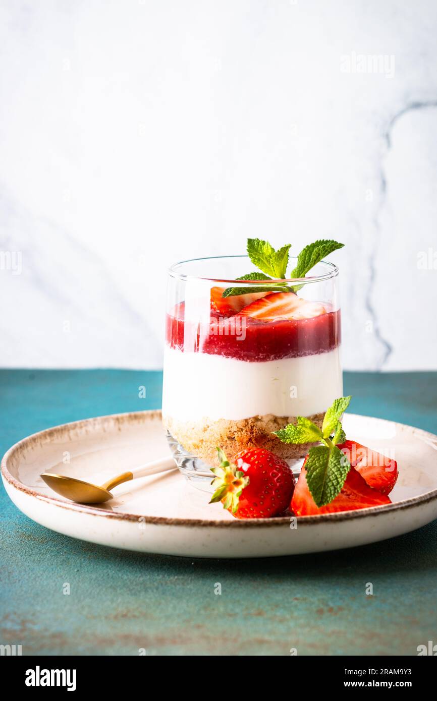 Strawberry cheesecake in glass, no baking dessert Stock Photo - Alamy