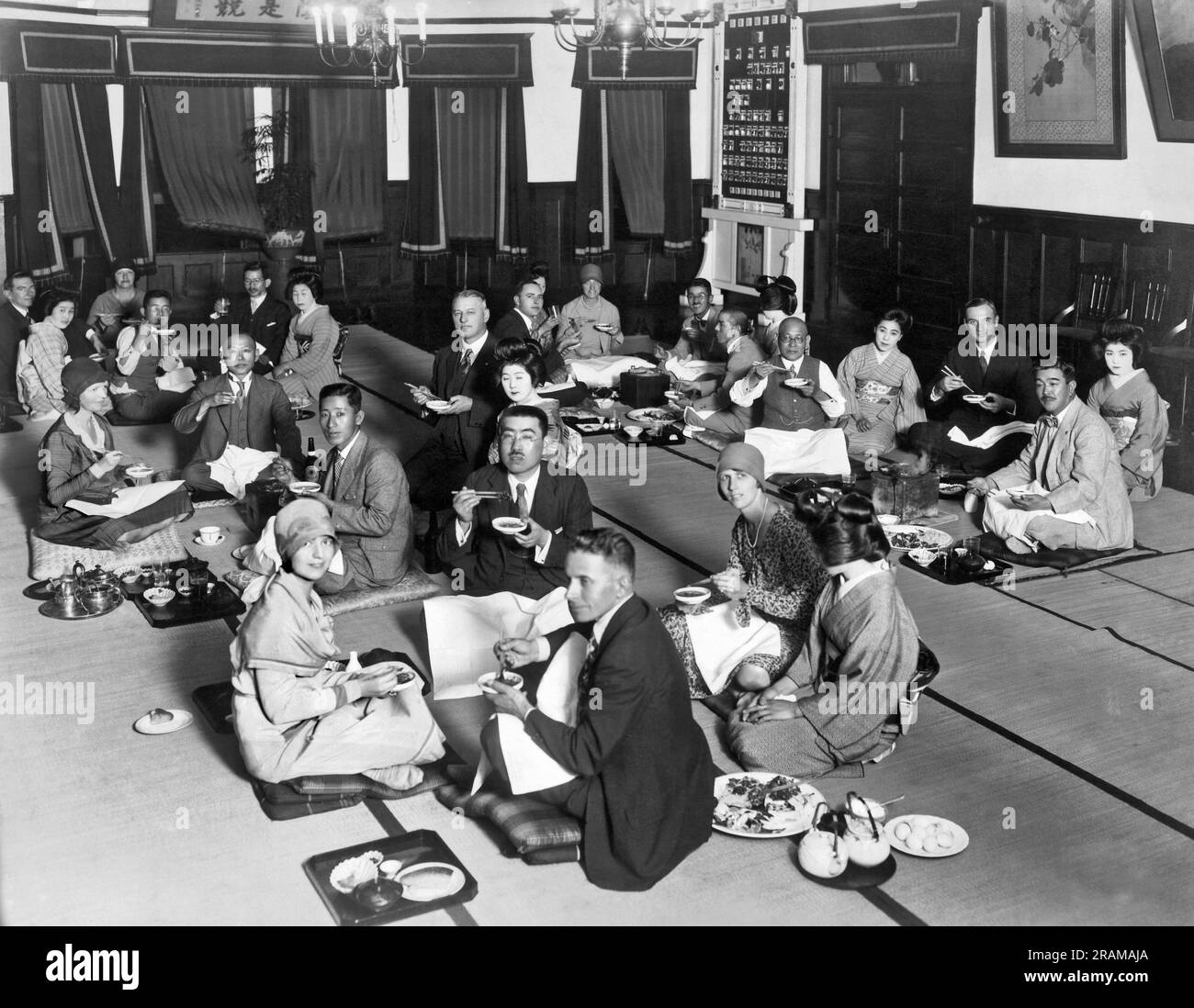 Restaurant food japanese historical hi-res stock photography and images ...