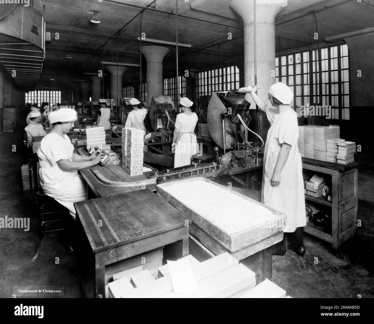 Long Island City, New York: 1923 The Chiclet packing department at the ...