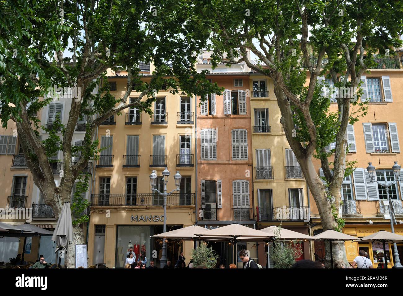 Windows aix en provence hi-res stock photography and images - Alamy