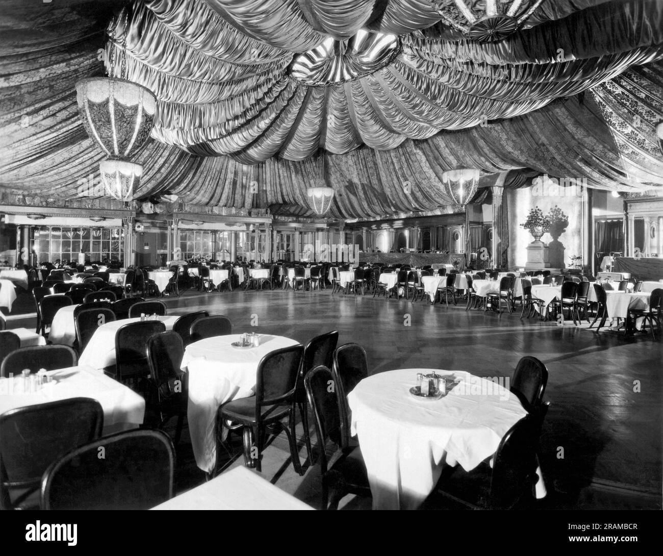 New york nightclub 1920s hi-res stock photography and images - Alamy