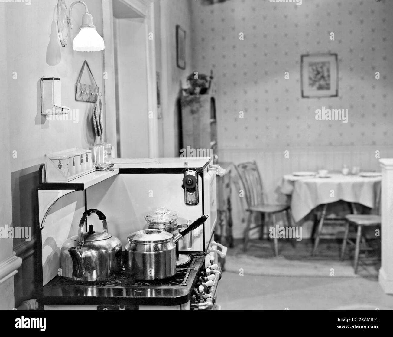 Kitchens of the 1920's hi-res stock photography and images - Alamy