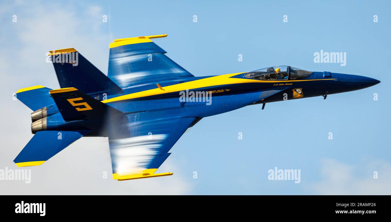 The amazing jets flying overhead Stock Photo - Alamy