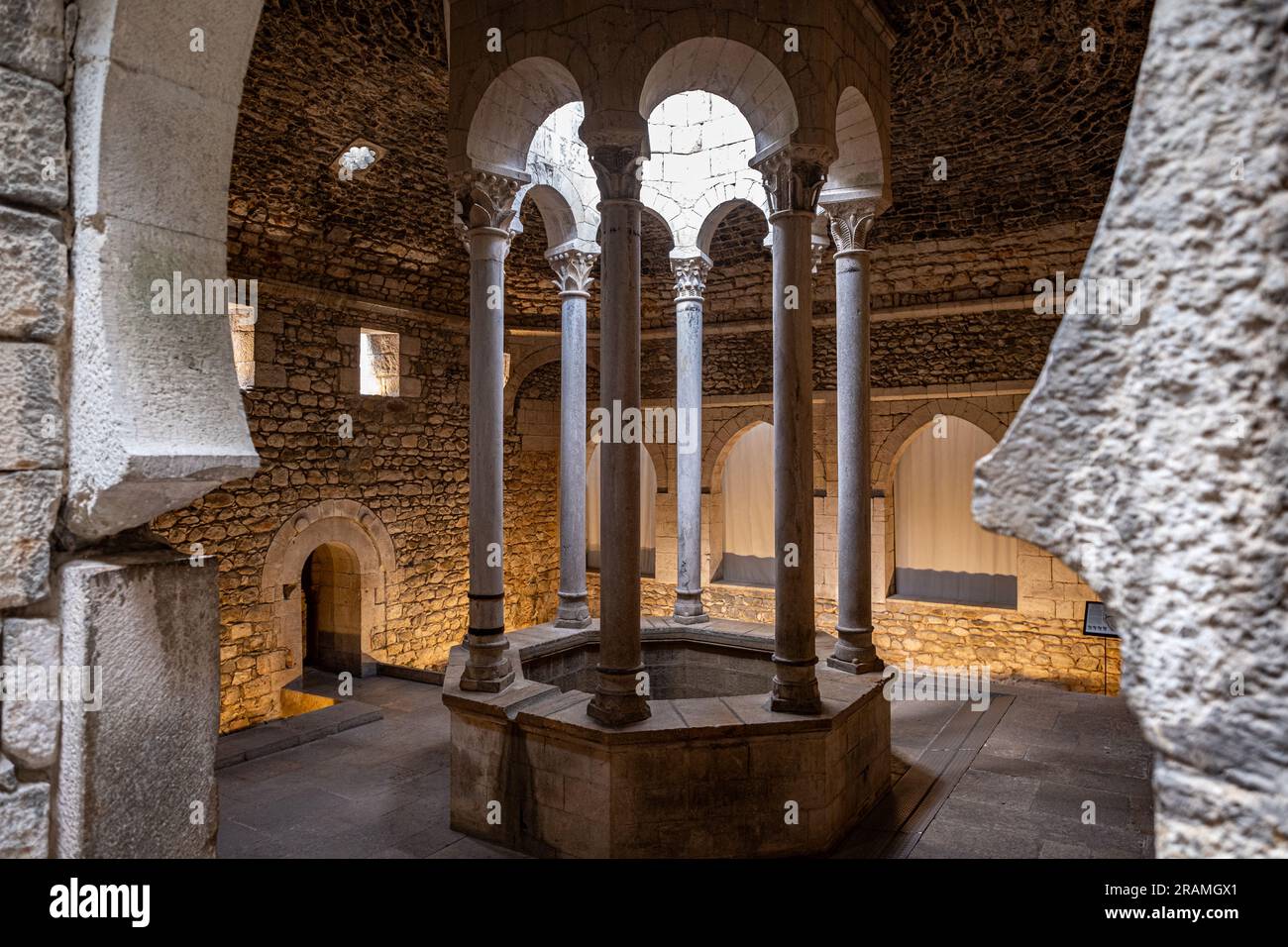 Octagonal pillars hi-res stock photography and images - Alamy