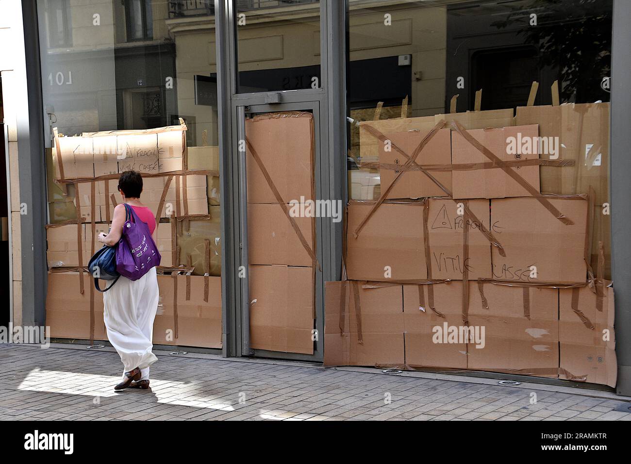 Protected police window hi-res stock photography and images - Alamy
