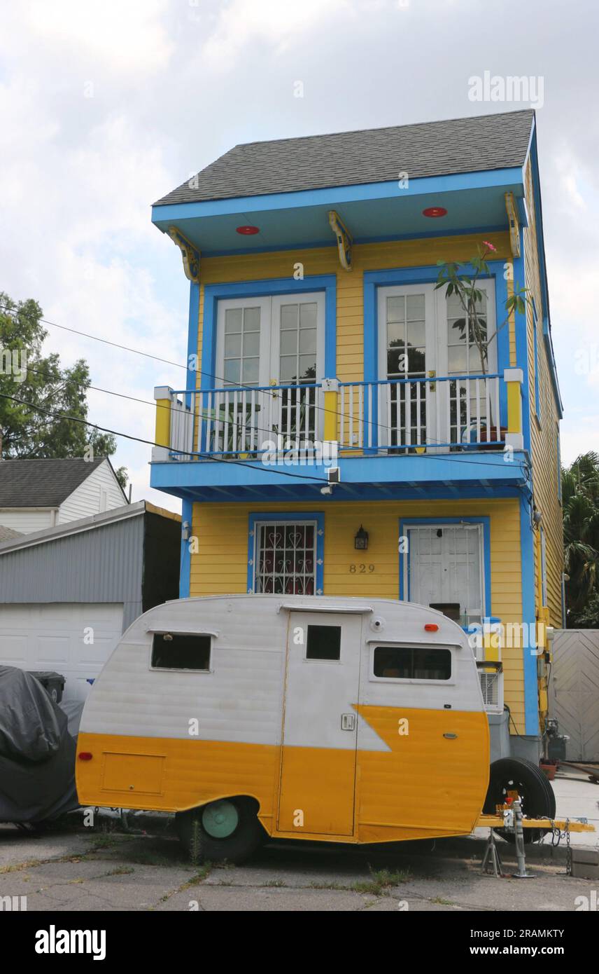 New yellow two story hi-res stock photography and images - Alamy