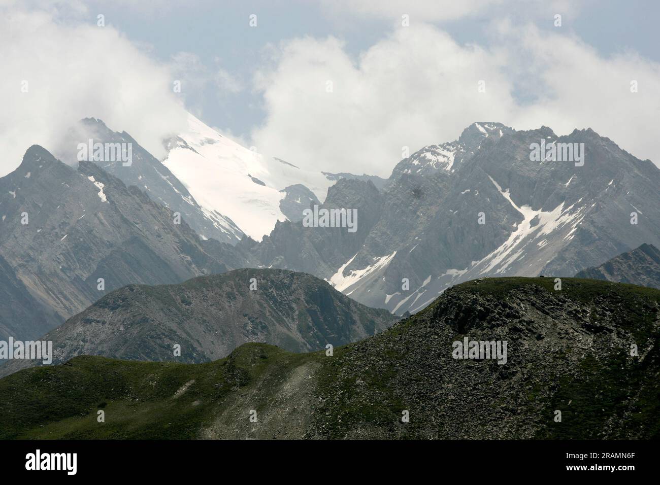 Minshan mountain range hi-res stock photography and images - Alamy