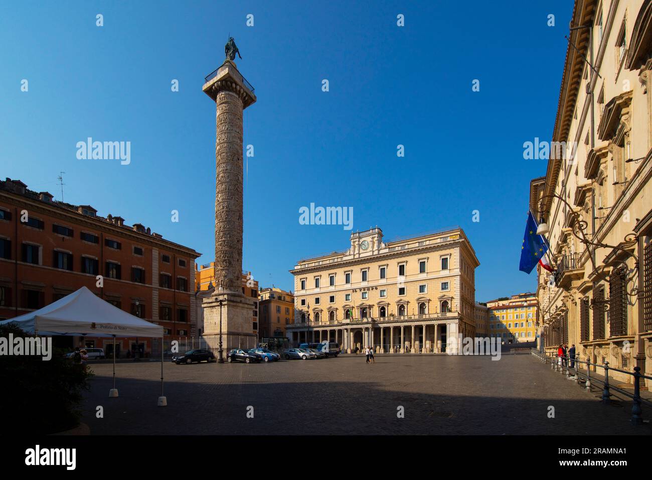 Piazza colonna roma hi-res stock photography and images - Alamy