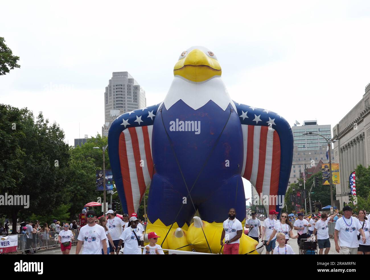 St. Louis, United States. 04th July, 2023. A bald eagle balloon makes ...