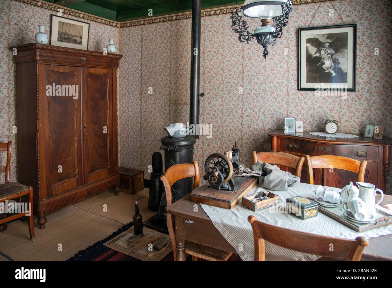 Historic home lifestyle hi-res stock photography and images - Alamy