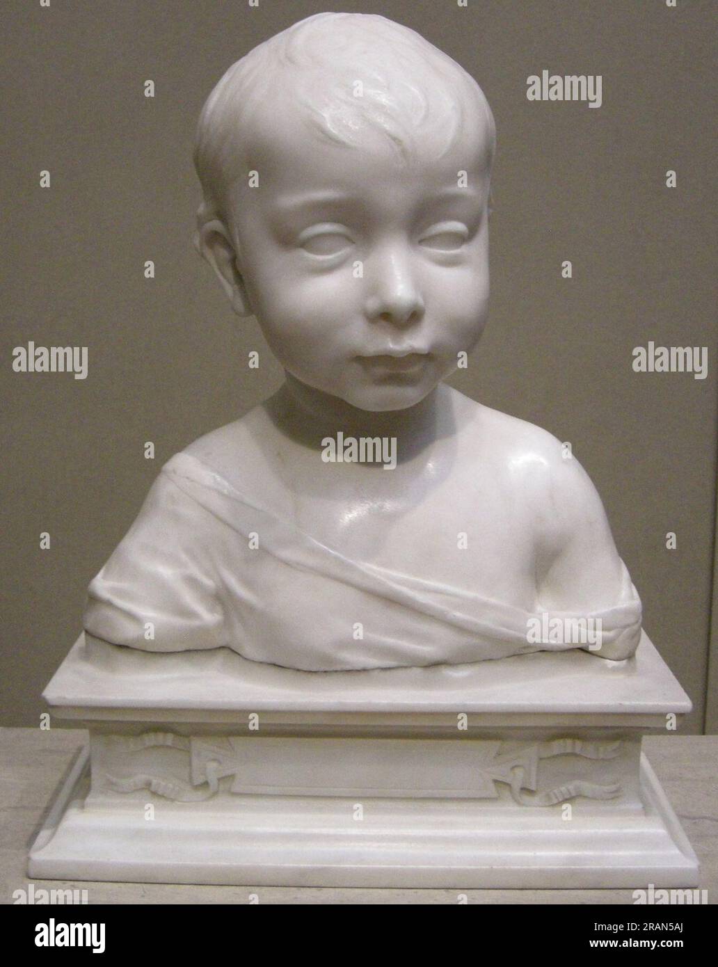 Busto di bambino hi-res stock photography and images - Alamy