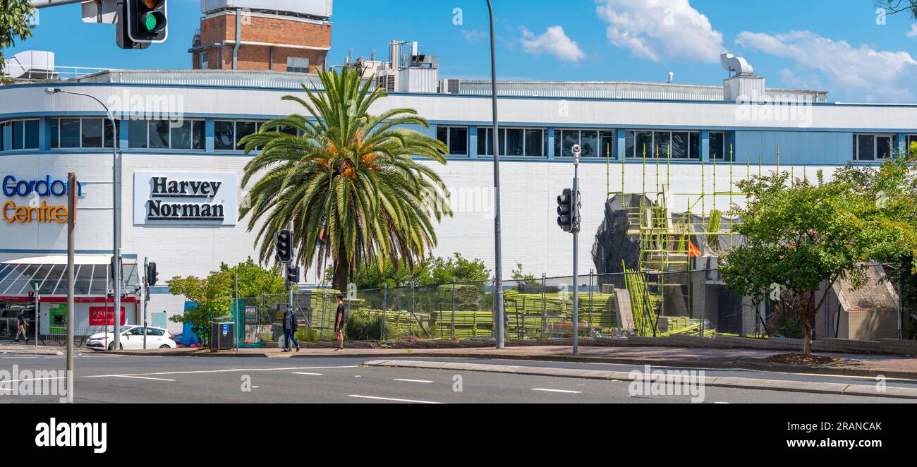 A panoramic image of the Gordon Centre shopping mall and new Aldi site ...