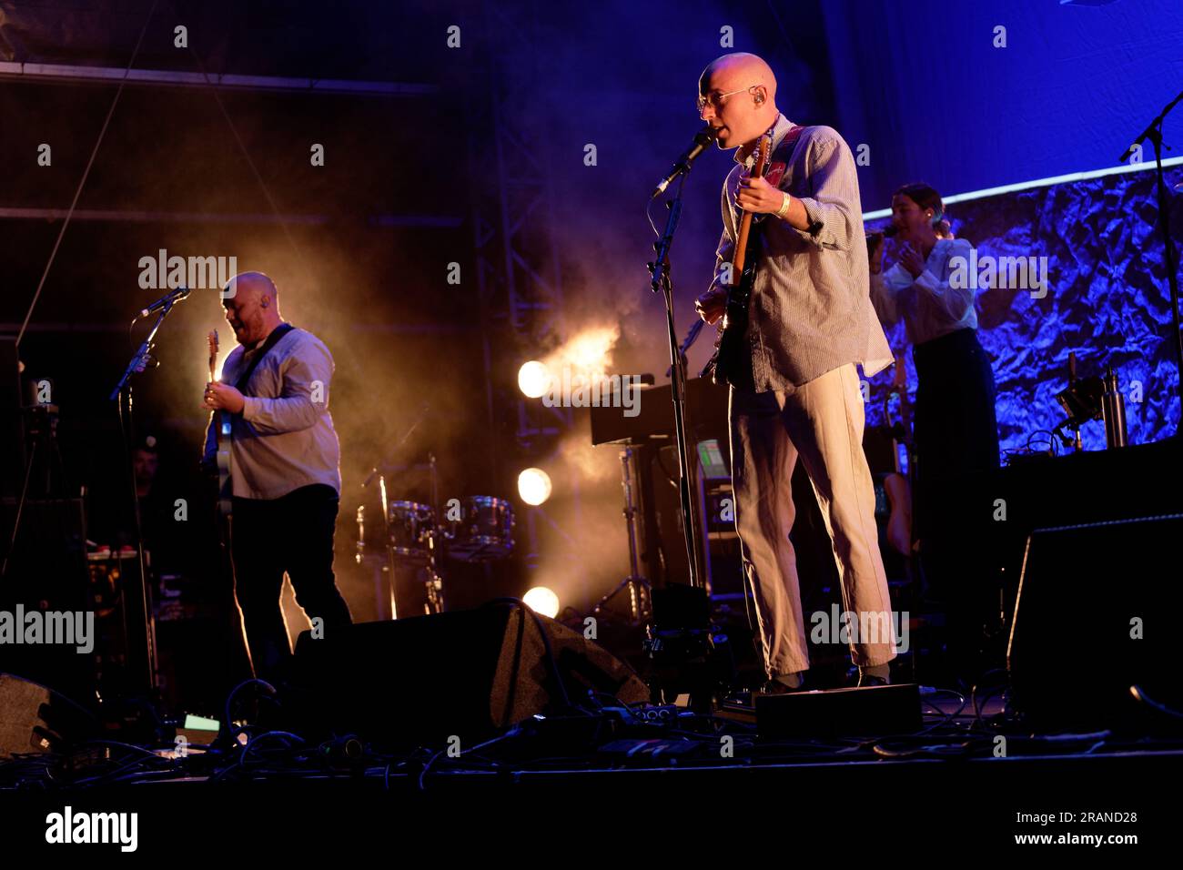 Singer cycle hi-res stock photography and images - Alamy