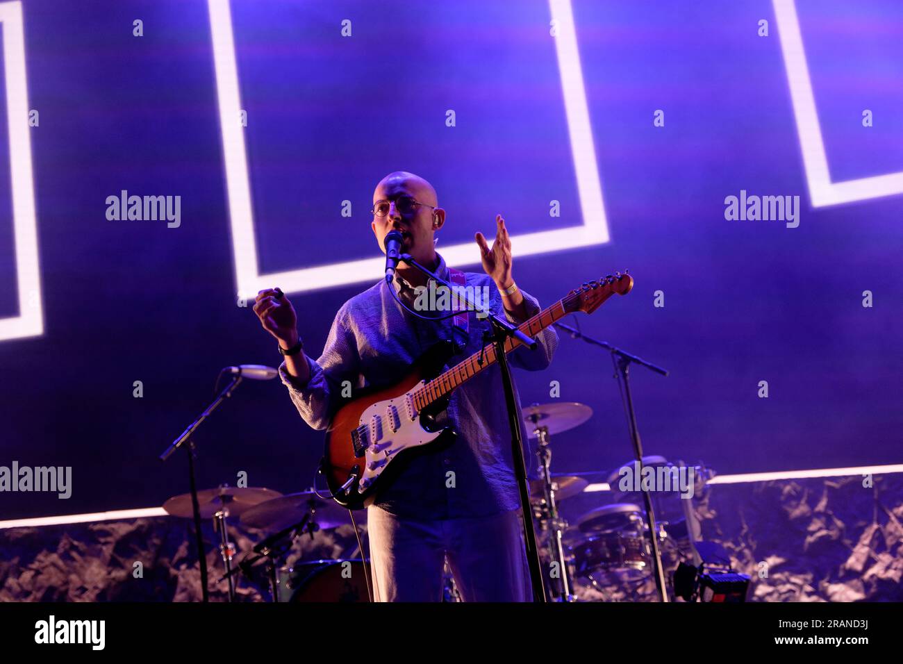 Singer cycle hi-res stock photography and images - Alamy