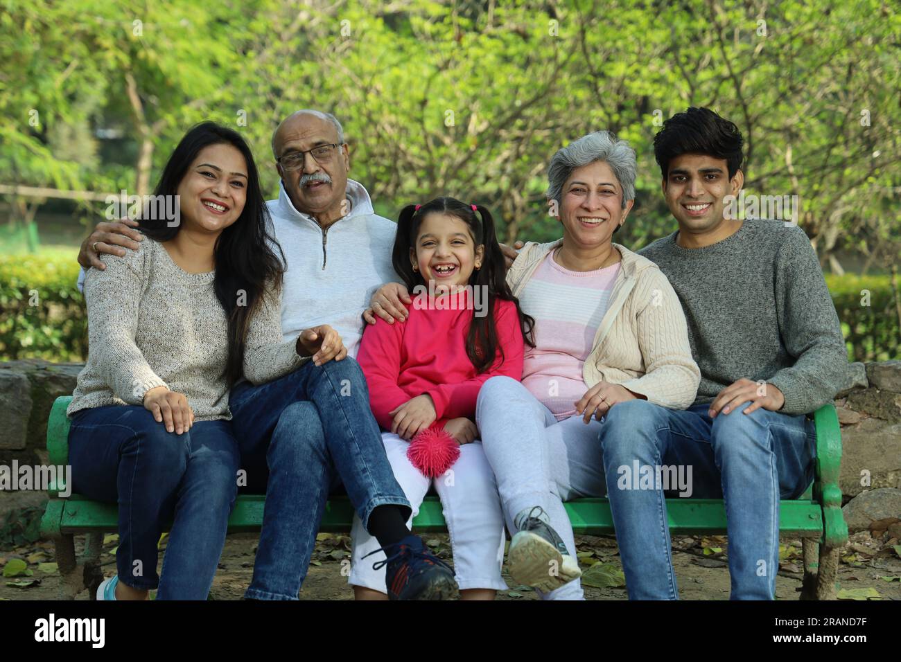 Beautiful family sitting on bench hi-res stock photography and images ...