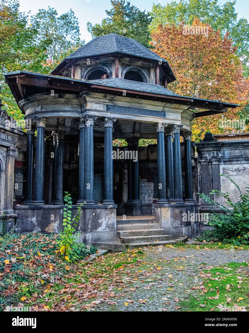 Family Tomb inWeissensee Jewish Cemetery, Herbert Baum Strasse ...