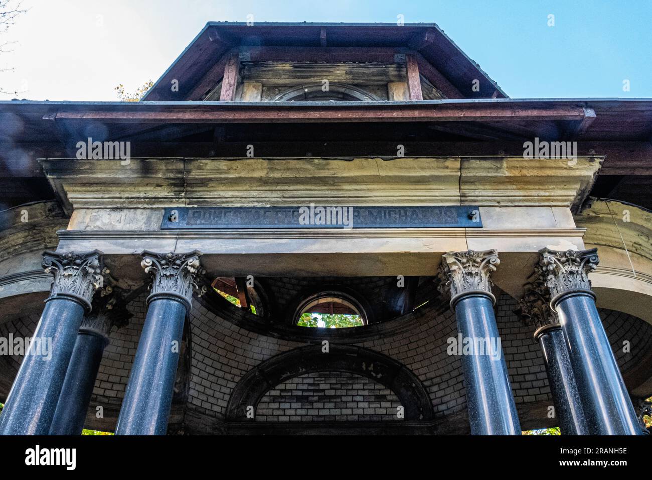 Family Tomb in Weissensee Jewish Cemetery, Herbert Baum Strasse ...