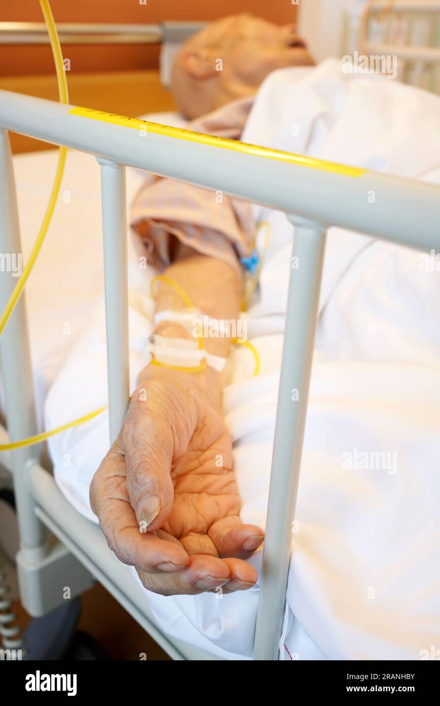 Elderly patient hand with intravenous drip at the hospital bed Stock ...