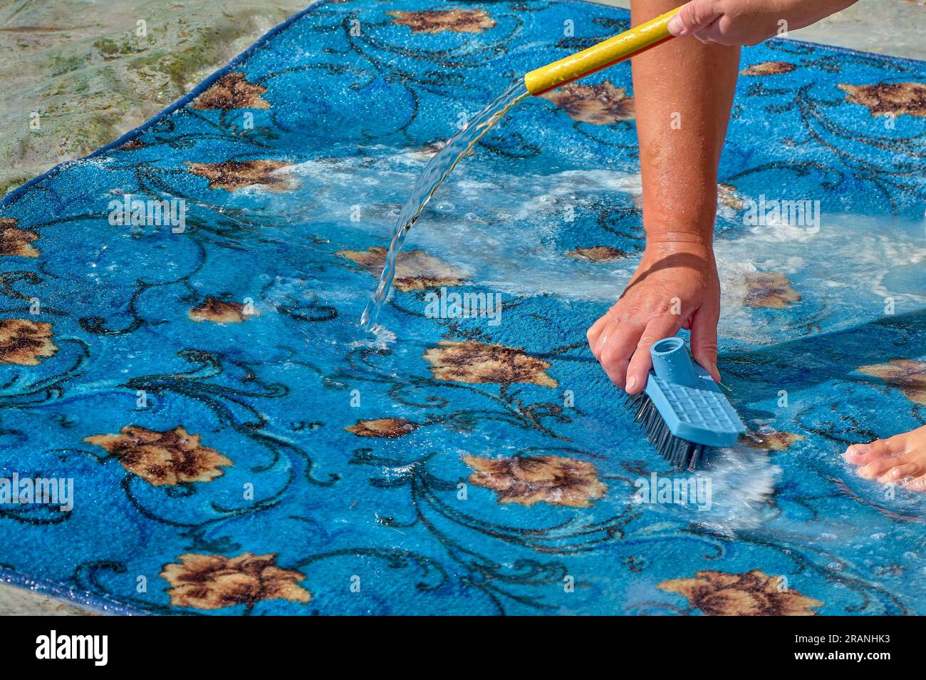 soaping the carpet, washing the carpet on the street Stock Photo - Alamy