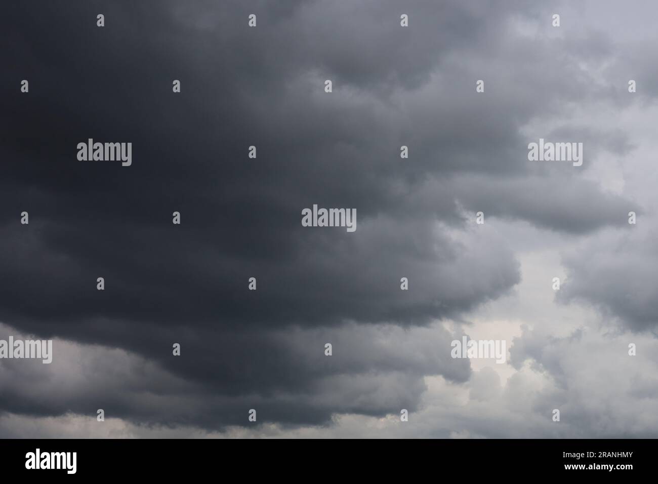 Storm clouds dramatic sky hi-res stock photography and images - Alamy