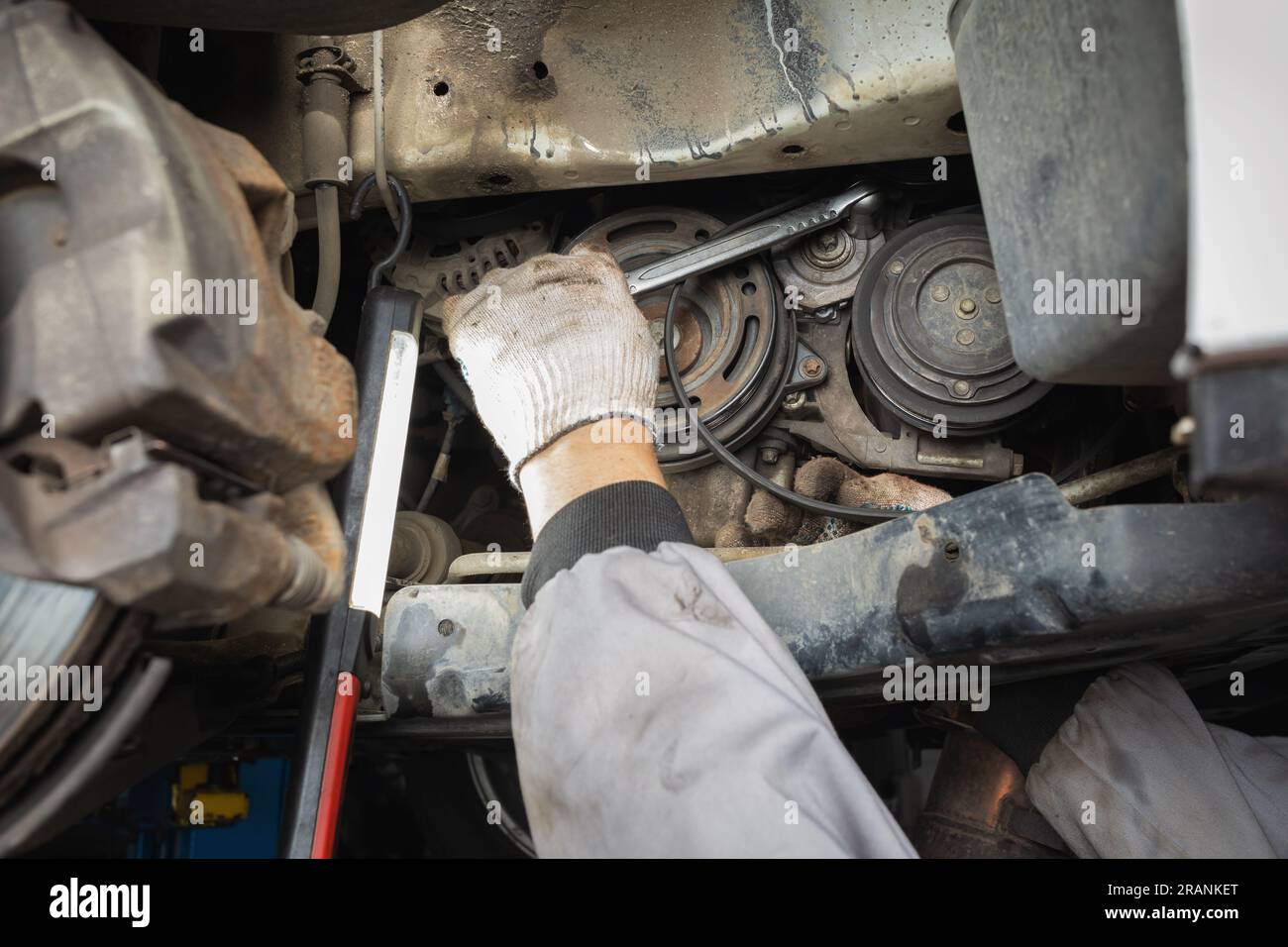 Auto mechanic removes car parts hi-res stock photography and images - Alamy