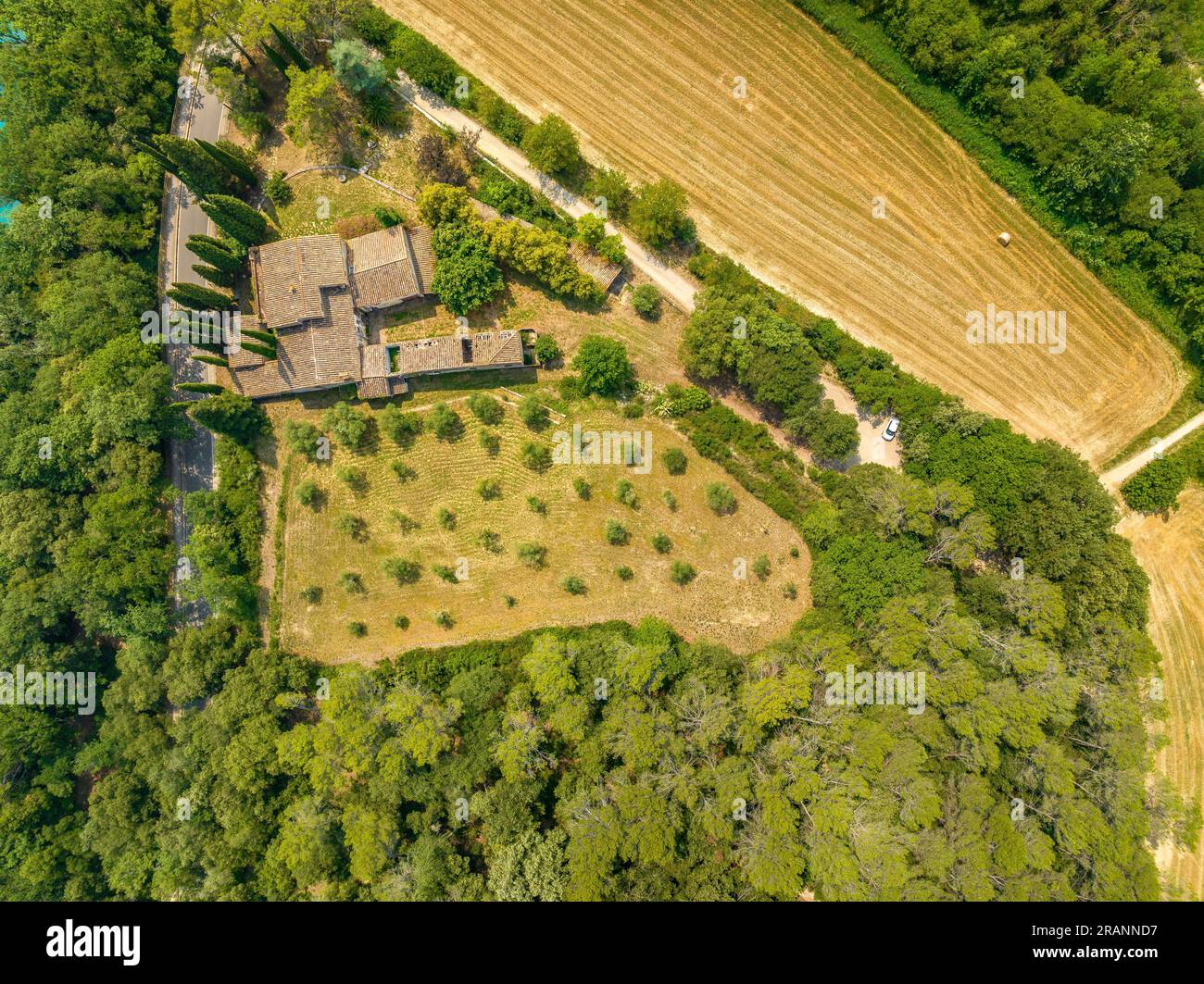 Dron de campo hi-res stock photography and images - Alamy