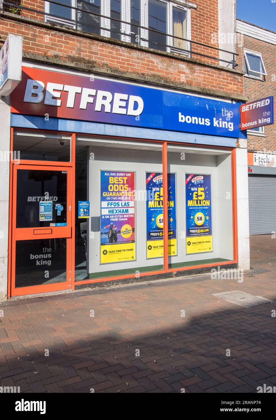 Bookmakers sign hi-res stock photography and images - Alamy